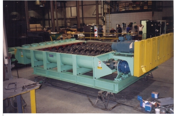 Live Bottom Dischargers | Materials Handling Equipment Co.